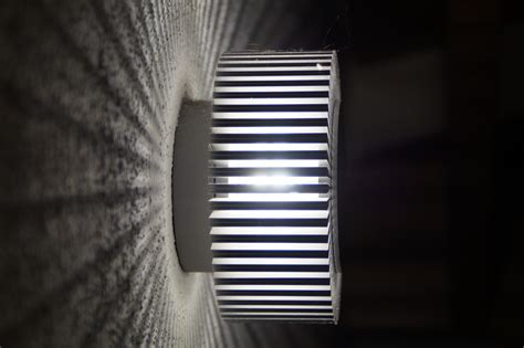 무료 이미지 빛 검정색과 흰색 구조 화이트 조직 벽 어두운 장식 대조 어둠 램프 목적 검은 현대