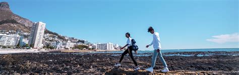 Html How Does One Resize An Image Thats Larger That The Div Container To Fit Perfectly In It