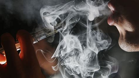 Предложението за забрана на електронни цигари и вейпове в заведенията не мина Новини бг