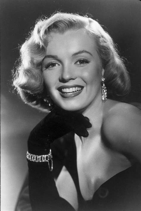 Celebrities In Gloves Old Hollywood Actresses Hollywood Marilyn