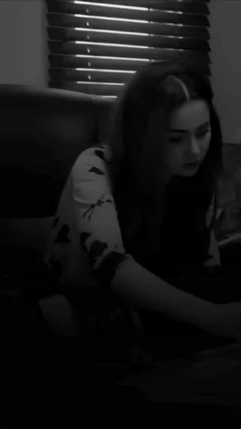 Shi 10थिंग्स के आज के संस्करण में लंदन में घर पर अभिनेत्री याज़डेमांड यास्मीन फिन्नी के