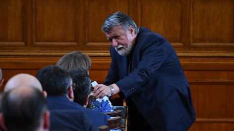 ПГ на ГЕРБ СДС поиска оставката на Вежди Рашидов като председател на Комисията по култура в НС