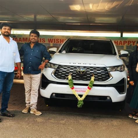 நடிகர் மதுரை முத்து வாங்கிய பிரம்மாண்ட கார் விலை மட்டும் இத்தனை