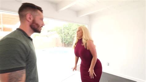 Julie Cash Real Estate Agent Closes The Deal