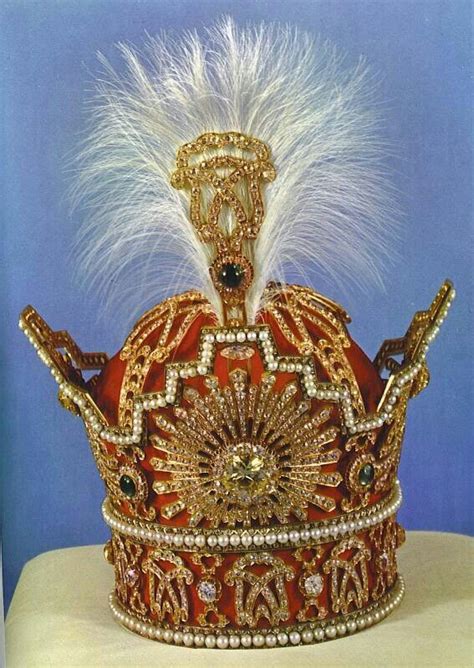 تاج کیانی پهلوی نام تاج سلطنتی است که بدستور رضاشاه پهلوی ساخته و در