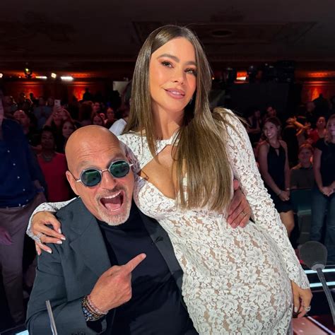 Sofia Vergara Fans Catch Very Nsfw Wardrobe Malfunction In Plunging