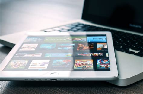 무료 이미지 휴대용 퍼스널 컴퓨터 스마트 폰 화면 Ipad 과학 기술 간단한 기계 장치 상표 전자 제품 디자인