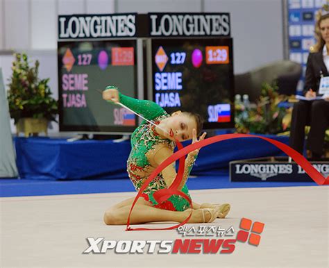 리듬체조 세계선수권 아시아 최강자 알랴브에바의 우아한 리본 연기