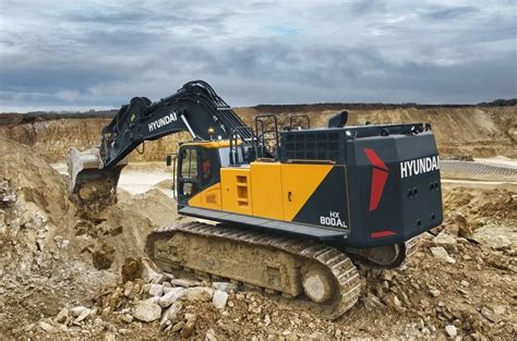 Hyundai Launches Two New Heavy Crawler Excavators And Largest Wheel