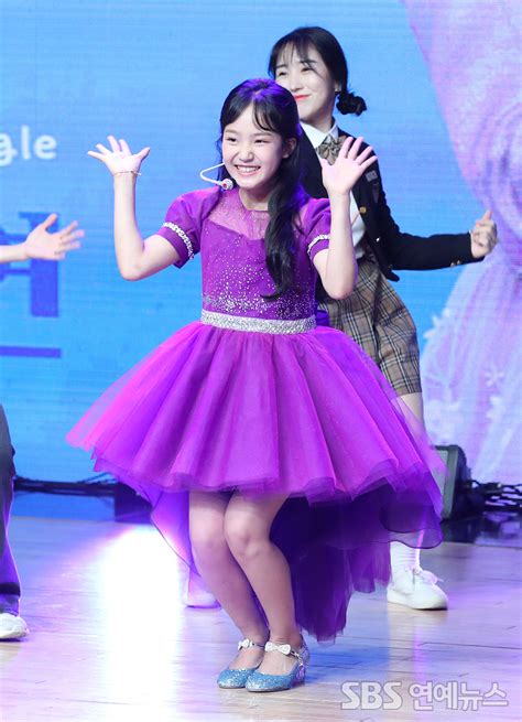 E포토 김태연 보고 있으면 비타민이 뿜뿜