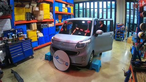 기아자동차 레이 튄돌로 깨진 앞유리교체 영상입니다 자세한 수리견적 수리과정등은 설명란의 링크를 참조하시면 도움이 됩니다 Youtube