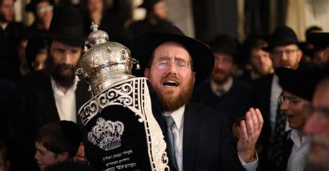 שרשרת שמחות משפחת פאלי חבקו בן והאלמנה לדרמן התחתנה בחדרי חרדים