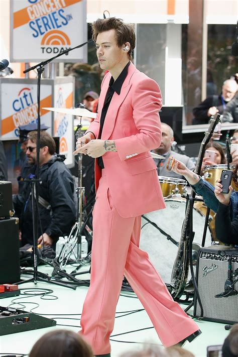 Harry Styles Is A Fan Of Millennial Pink Artofit