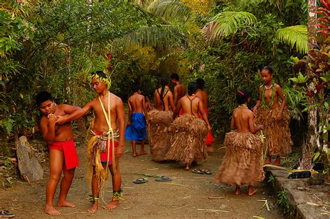 The Small Island Of Yap Know For Its Stone Money Located In The South Pacific And Is Part Of