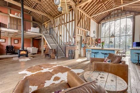 Would You Love To Live In An Old Barn These Days Its A Trendy Thing