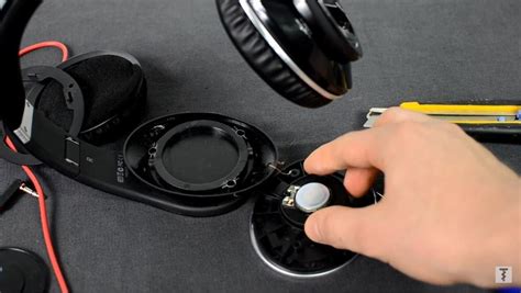 Headphones Crackling Or Popping Hardware And Software Solutions Headphonesty