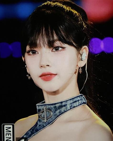 흑발 포니테일 카리나 방송연예 꾸르