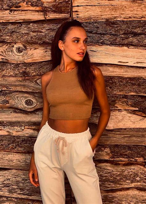 Erika Creative Models International Photomodel Model