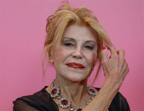 Carmen Filla De Tita Tyssen Elegant Guapa I Rica Collar De Perles I Vestidàs Verd