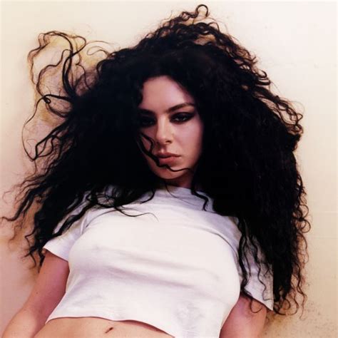 Demi Lovato Mtv Vmas Red Carpet Outfit Frees The Nipple Marie Claire