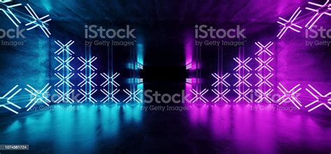 미래 과학 Fi 현대 복고풍 네온 십자가 빛나는 모양의 검은 배경에 그런 지 구체적인 반사 층 배경 3d 렌더링 단계 건설에 파란색과 보라색 빛 3차원 형태에 대한 스톡