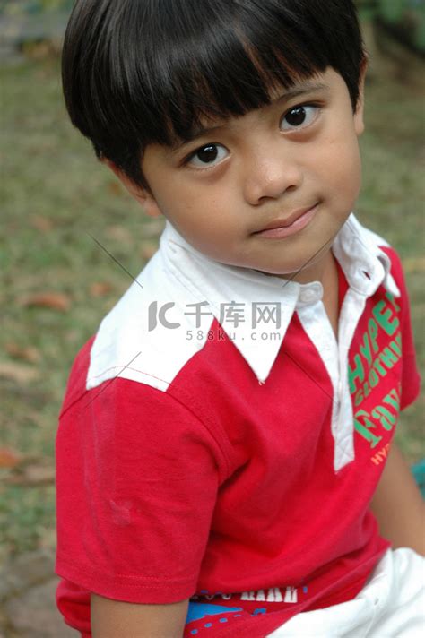 小男孩高清摄影大图 千库网