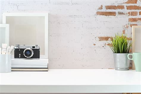 크리에이 티브 디자이너의 공간 및 흰색 책상에 복사 공간 가구에 대한 스톡 사진 및 기타 이미지 가구 개념 개념과 주제 Istock