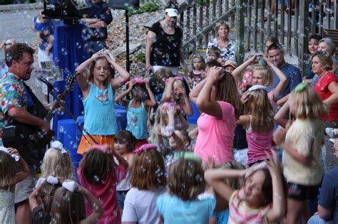 World Bird Sanctuary: Get ready to rock with Babaloo!