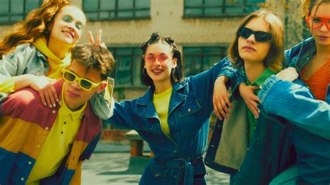 11 Fashion Trends Gen X Embraced They Wish They Could Forget Ever Existed Yourtango