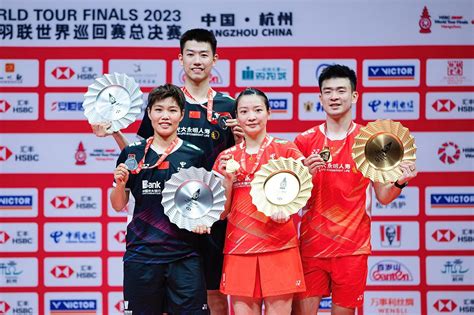 黄东萍 Huang Dongping Happy Chinese New Year 🧧 大年初五迎财神 年年富足事事顺🎊 Wishing Everyone A Year Filled