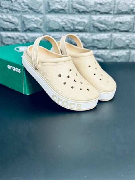 Шльопки жіночі крокси сабо Crocs — ціна 1034 грн у каталозі Сабо Купити жіночі речі за доступною