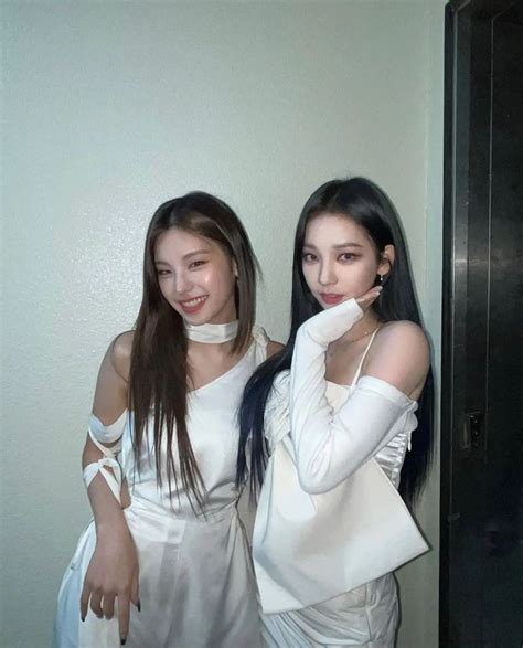 Ghim Của Agatha Trên Ayeji