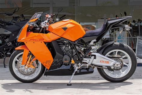 一周回って新しい Ktm Rc8を楽しむktm Kobe Eastのパーツ群！【heritageandlegends】 Webオートバイ