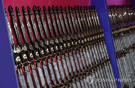 준장 진급자에 수여되는 삼정검 연합뉴스