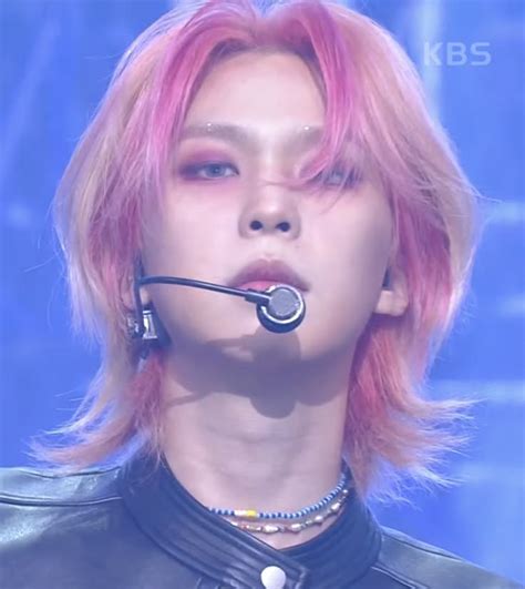 Shin Ghost9 Blonde Hair With Pink Highlights Long Pink Hair Black