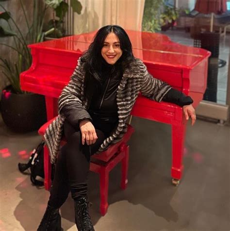 სიმღერა ეძღვნება ჩემ ლუბასიკს და მის უდიდეს სიყვარულს როგორც ყოველთვის რუსეთში იყო გაურკვეველი