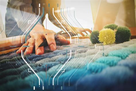 인테리어 디자이너 손 빈 새로운 현대 컴퓨터 노트북와 개념으로 나무 책상에 소재 보드 프로 디지털 태블릿 Chosing 카펫 샘플 공연에 대한 스톡 사진 및 기타 이미지