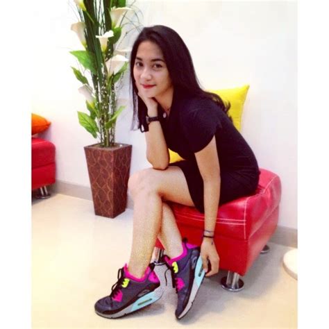 DINDA KIRANA FOTO CANTIK KOLEKSI ZONA ARTIS LAGI