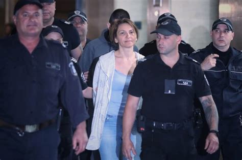 ОТ ПОСЛЕДНИТЕ МИНУТИ Петя Банкова излиза на свобода срещу 10 000 лева Информационна агенция ПИК