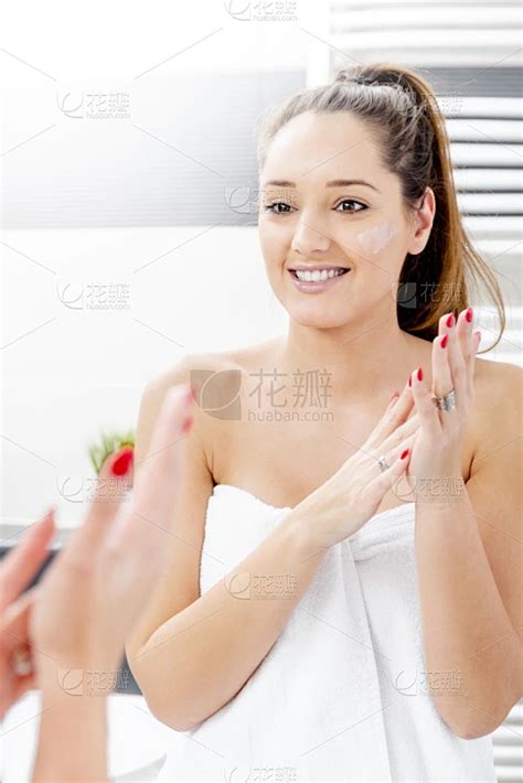 面霜 牙膏 垂直画幅 美 浴室 美人 早晨 化妆用品 白人 润肤露素材 花瓣网