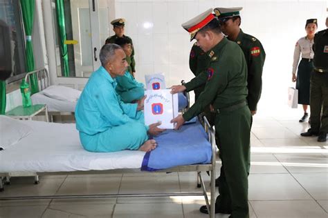 တပ်မတော်‌ဆေးရုံများ၌ တက်ရောက်ဆေးကုသမှုခံယူနေသူများအား သွားရောက်ကြည့်ရှုအားပေး Myanmarnationalpost