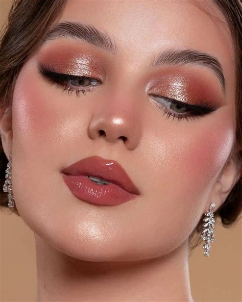 چند مدل آرایش لایت عروسکی برای دختر خانم‌هایی که می‌خواهند در عین سادگی