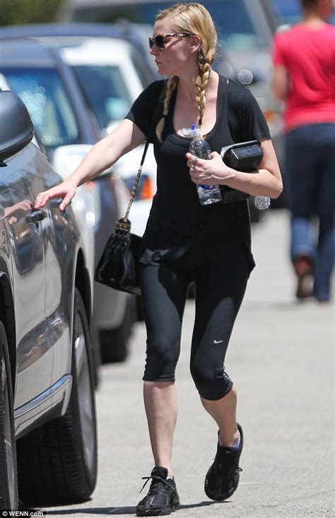 Kirsten Dunst Reveals Her Toned Calves After Breaking A Sweat Daily Mail Online