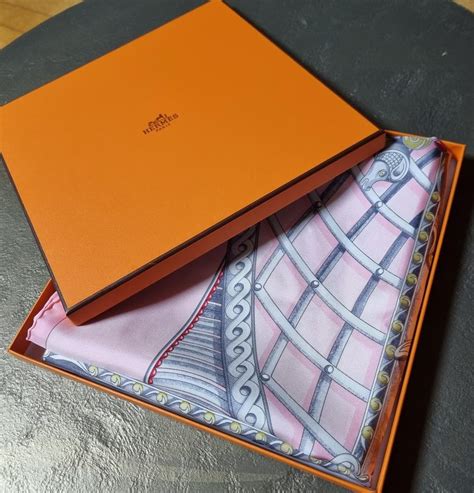 정품 에르메스 까레 90핑크계열 실크스카프 세컨웨어