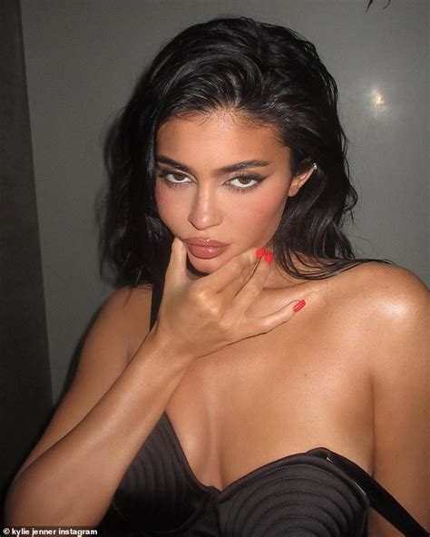 Kylie Jenner Flaunts Her Incredible Figure In A Skintight Outfit To