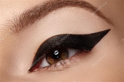 Eye Makeup For Big Eyelids Saubhaya Makeup