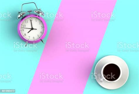 경보와 함께 커피 컵 파란색과 분홍색 바탕에 시계 Copyspace 텍스트 뷰 상위 3 차원 렌더링 갈색에 대한 스톡 사진 및