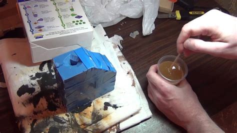 Отливка жидкого пластика в силиконовую форму - YouTube