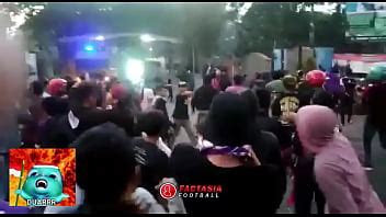 BAKU HANTAM SUPORTER LIGA INDONESIA PART PERSIK Vs PSIM XVIDEOS