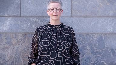 Als Kind vom Vater missbraucht Frau aus dem Kreis Gütersloh spricht